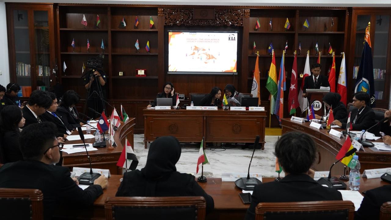 Kampus Gelar Cosplay Diplomasi Peringati 70 Tahun Konferensi Asia ...